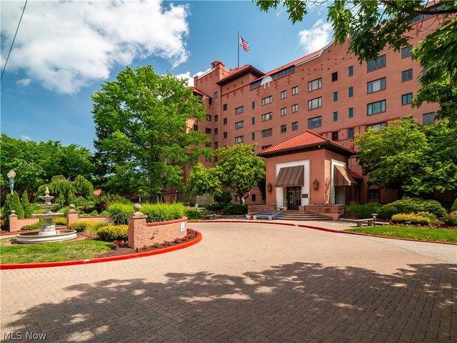 19000 Lake Rd, Rocky River, OH 44116