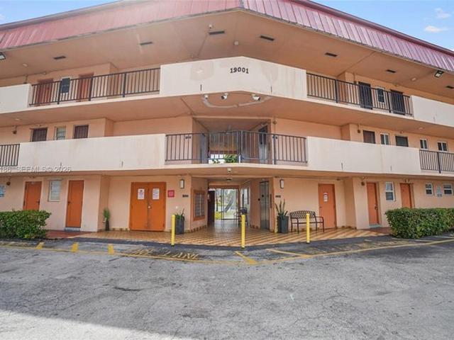 19001 NE 14th Ave Apt 221, Miami, FL 33179