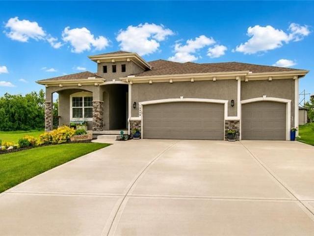 19006 Millview St, Spring Hill, KS 66083