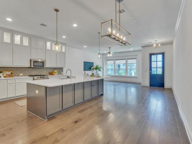 1900 Melinda Ln