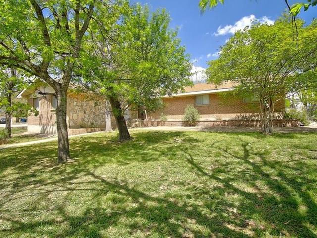 1900 Michelle Dr, Kerrville, TX 78028