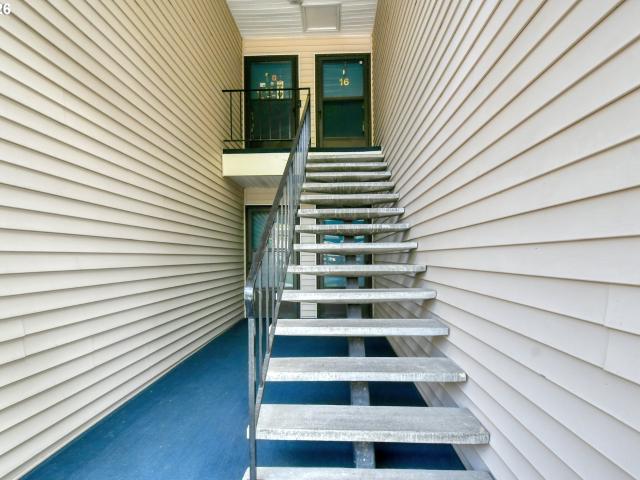 1900 nw carden ave # 16
