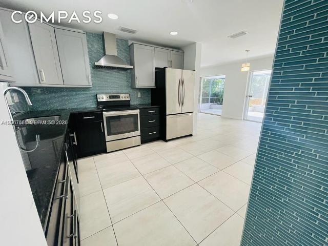 1900 NE 41st St, Oakland Park, FL