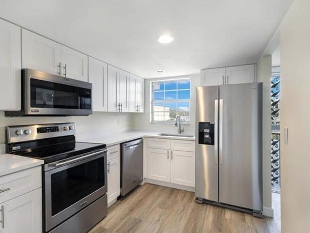 1900 Alamanda Dr #202, Naples, FL 34102