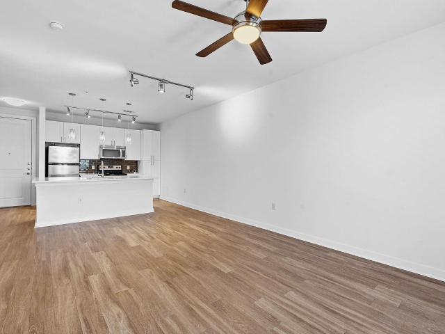 1900 Barton Springs Rd # 4016