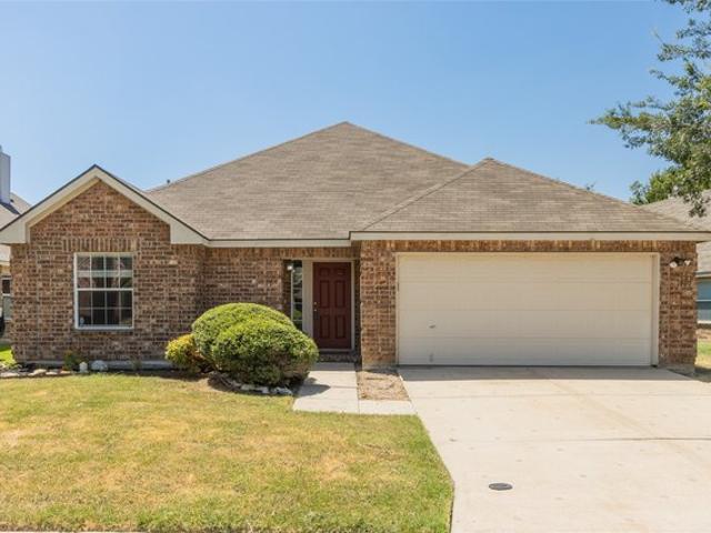 1900 Creek Crossing Dr, Fort Worth, TX 76247
