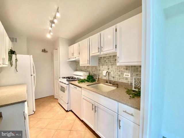1900 Lyttonsville Road # 114