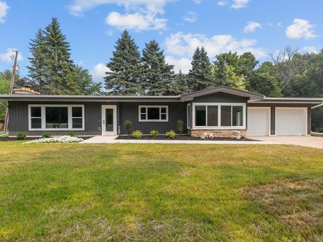 1900 Leonard Point Rd, Oshkosh, WI 54904