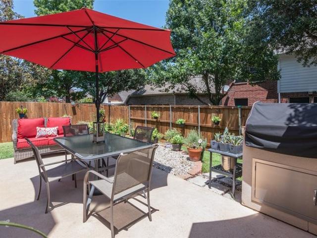 1900 Stonecourt Dr, Bedford, TX 76021