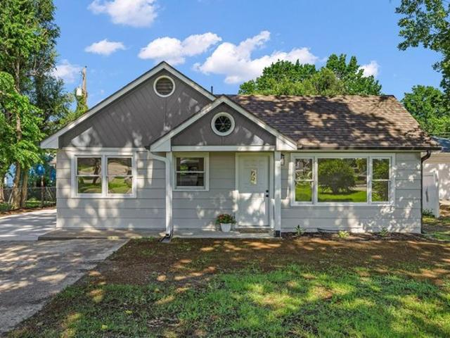 1900 SW Fairlawn Rd, Topeka, KS 66604
