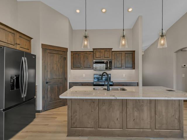 1900 Sandstone Loop S