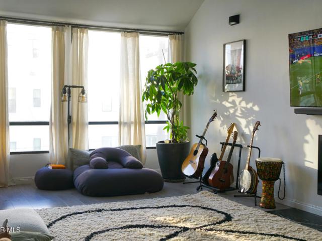 1900 Vine Street 303