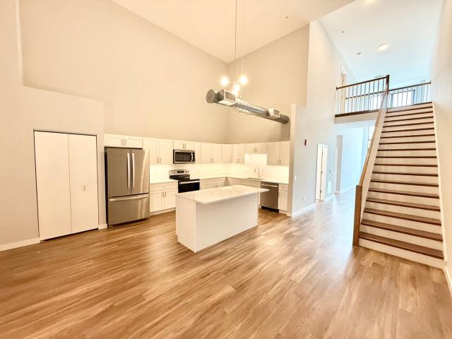 1900 W Lawrence Ave, Unit 231, Chicago, IL 60640 | Compass