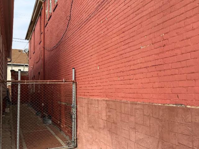 1900 W Lincoln Ave