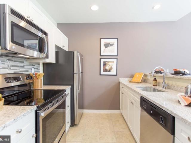 1900 20 Arch Street # 825