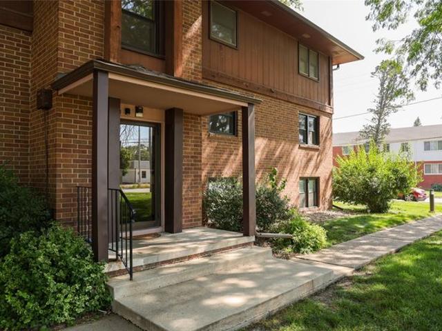 1900 50th St Apt 10, Des Moines, IA 50310