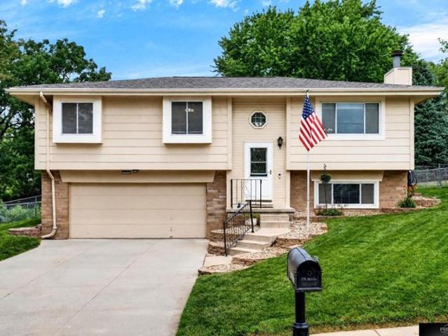 19018 Morrissey Cir, Elkhorn, NE 68022