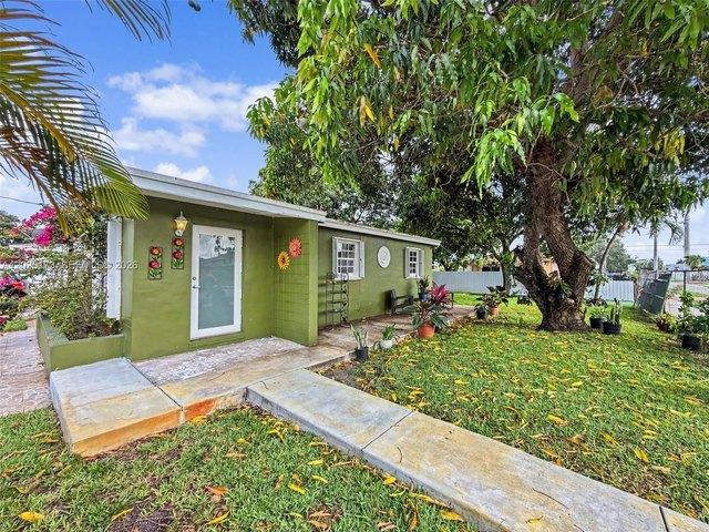 1901 NW 153rd St, Miami Gardens, FL 33054
