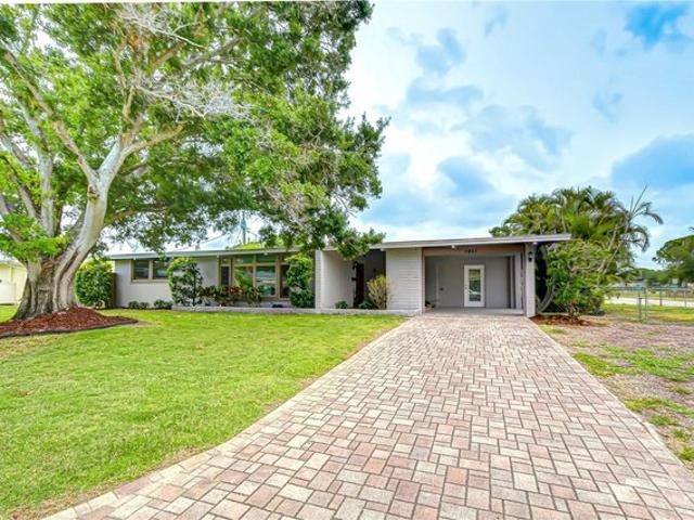 1901 Oxford St N, Saint Petersburg, FL 33710