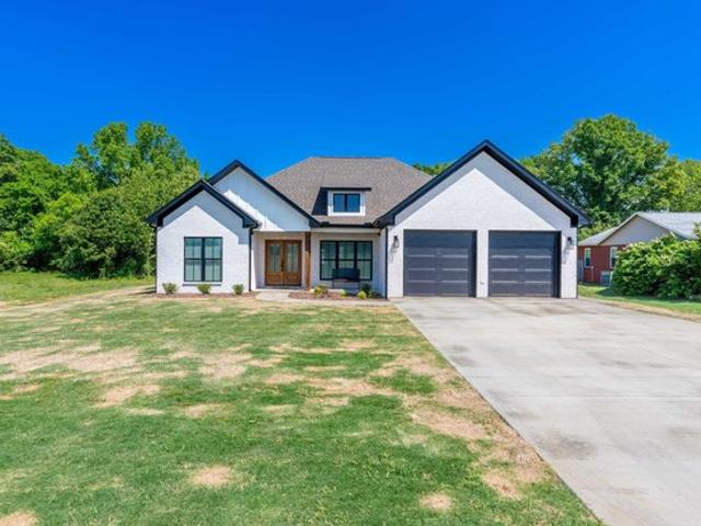 1901 Orman St, Muscle Shoals, AL 35661