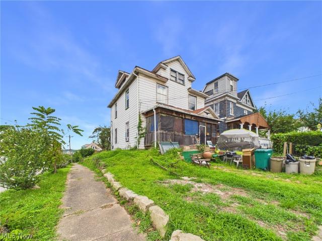 1901 Avery Street