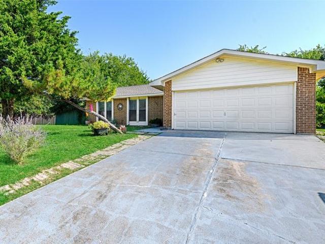 1901 Angelina Dr, Garland, TX 75040