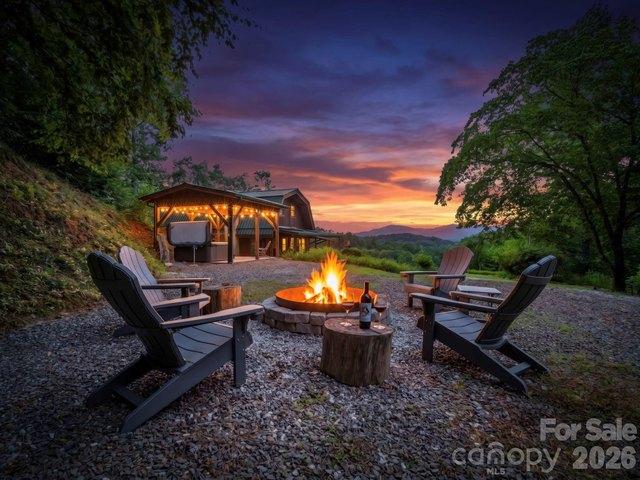 1901 Blue Rock Rd, Burnsville, NC 28714