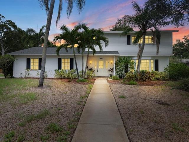 1901 Dormieone Rd N, Saint Petersburg, FL 33710