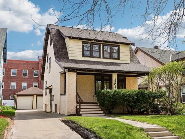 1901 E Elmdale Ct, Shorewood, WI 53211