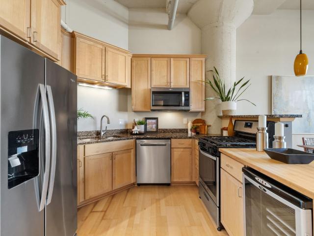 1901 E Hennepin Avenue # 105