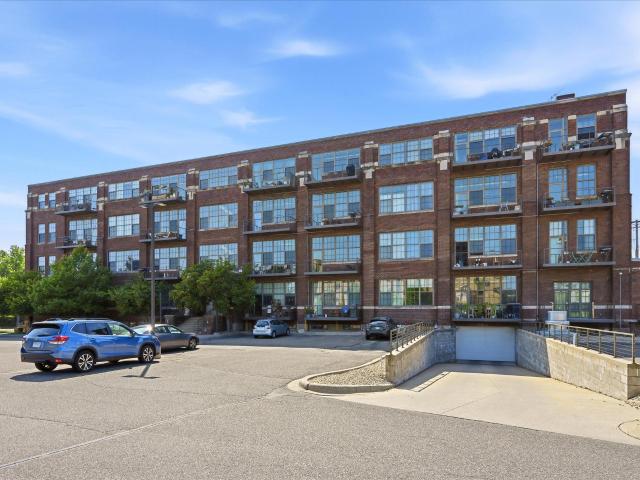 1901 E Hennepin Avenue # 202