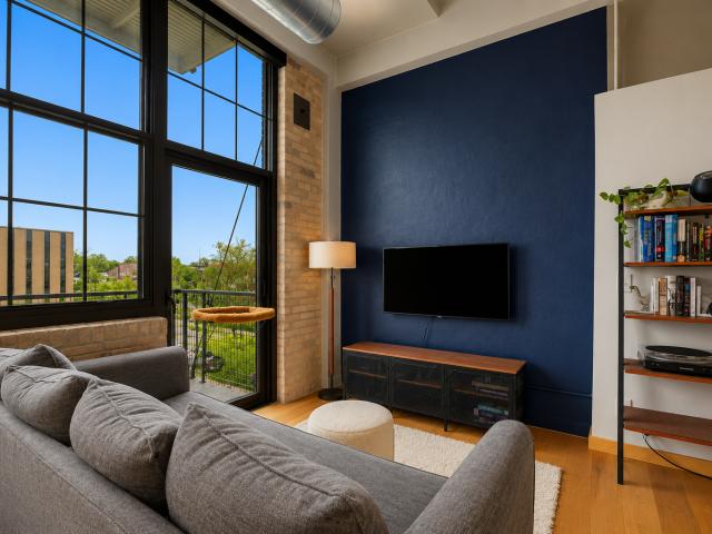 1901 E Hennepin Avenue # 306