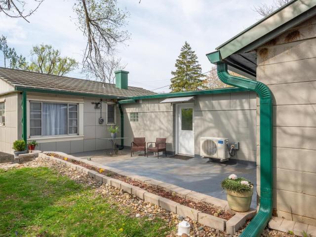 1901 E Maxwell Lane