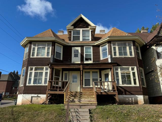 1901 E Superior St