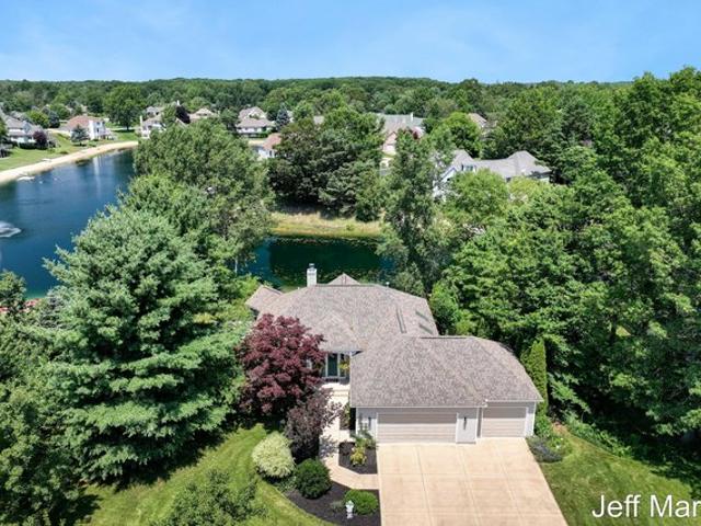 1901 Goldeneye Dr, Holland, MI 49424