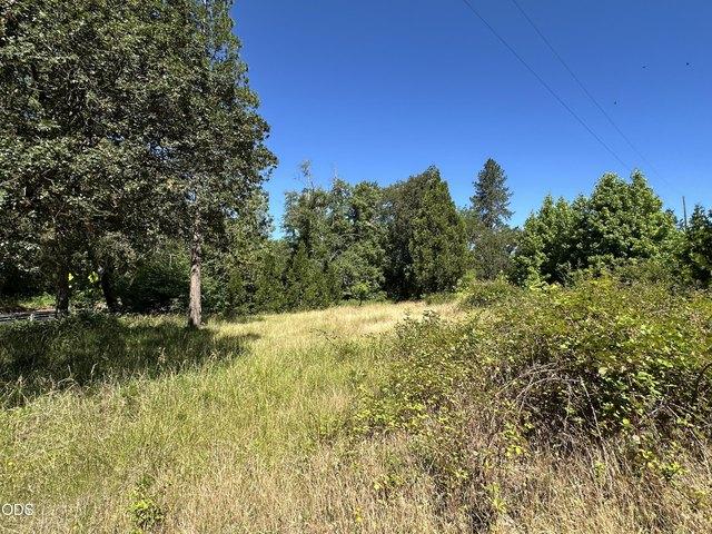 1901 Hamilton Ln, Grants Pass, OR 97527