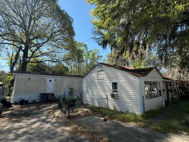 1901 Helm Avenue