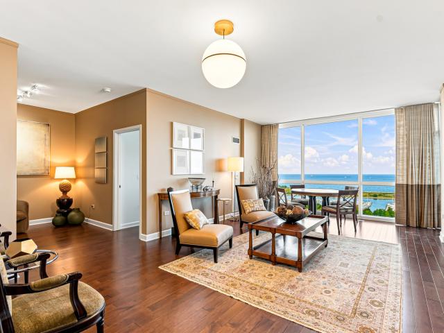 1901 S Calumet Avenue # 2105