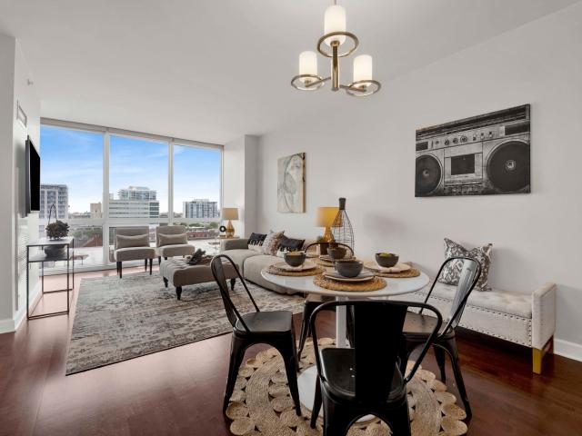 1901 S Calumet Avenue # 911
