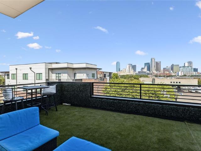 1901 S Harwood Street # 301
