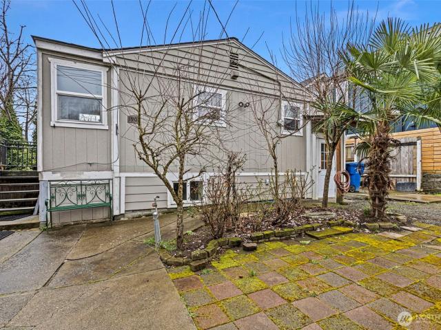 1901 S Plum St, Seattle, WA 98144 | Compass