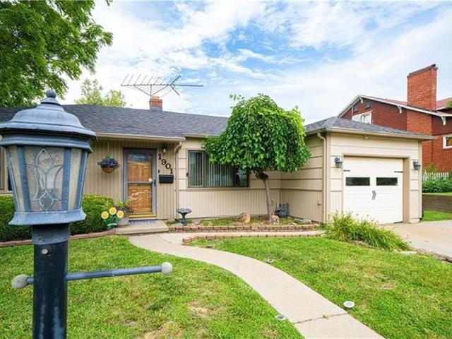1901 Sacramento St, Saint Joseph, MO 64507