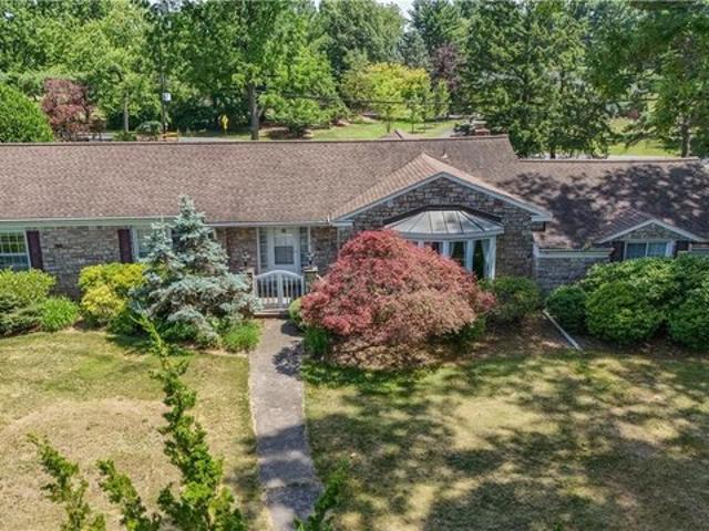 1901 Saucon Ln, Lower Saucon Township, PA 18015
