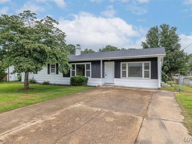 1901 Seifert Dr, Poplar Bluff, MO 63901