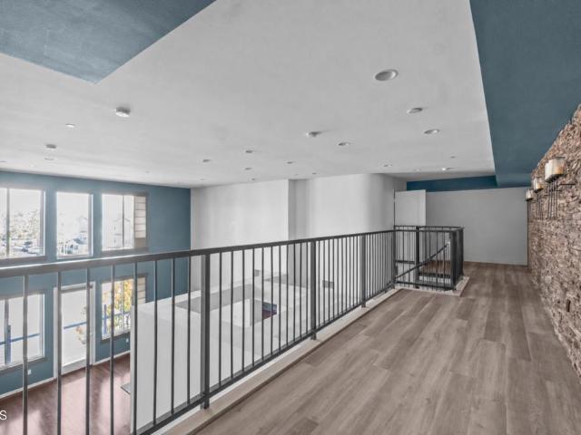 1901 Victoria Avenue 201