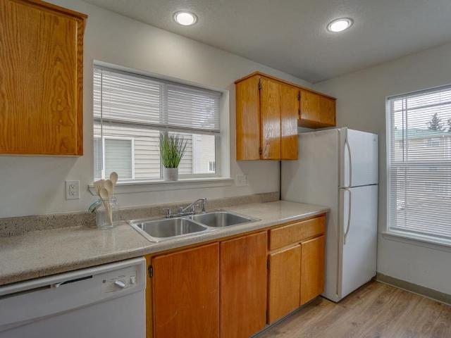 1901 1943 SE 122nd Avenue 2 Bedroom Apartment for Rent at 1901 Se 122nd Ave, Portland, OR 97233 Mill Park
