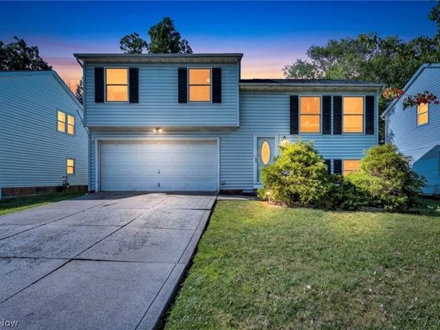 19020 Watercrest Ave, Maple Heights, OH 44137