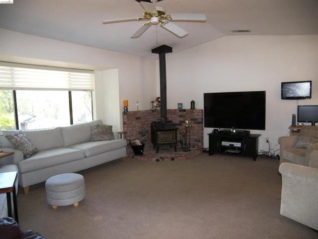 19021 Digger Pine St