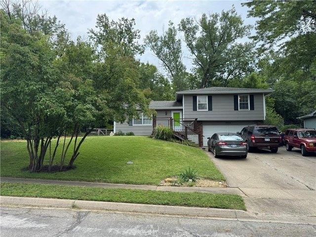1902 Melholland Rd, Lawrence, KS 66047