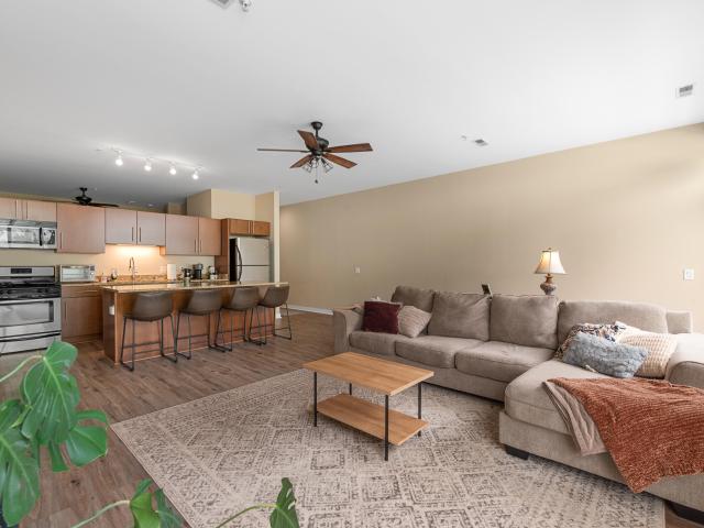 1902 N Commerce St, Unit 102
